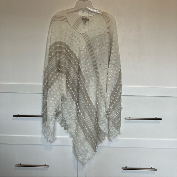 Demdaco | Accessories | Demdaco Lightweight White Tan Textured Poncho ...